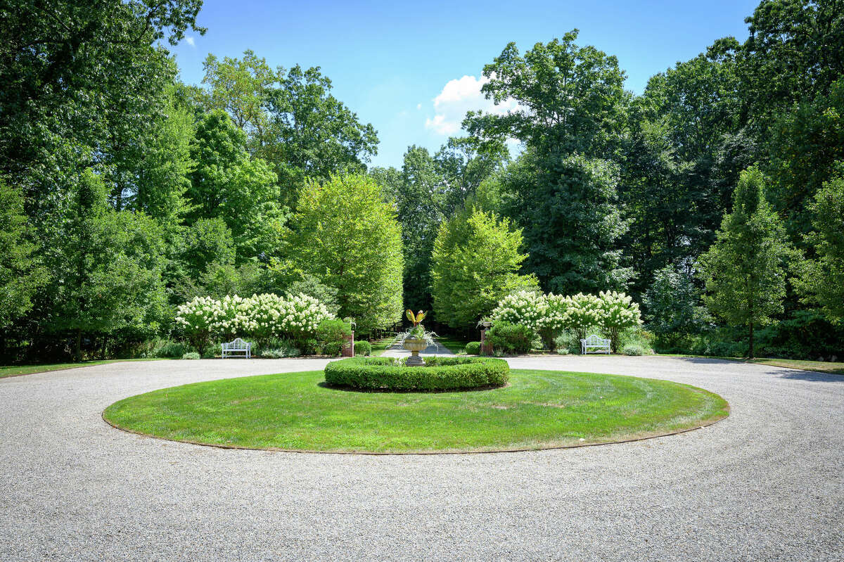 New Canaan home inspired by David Adler listed for $3.8M