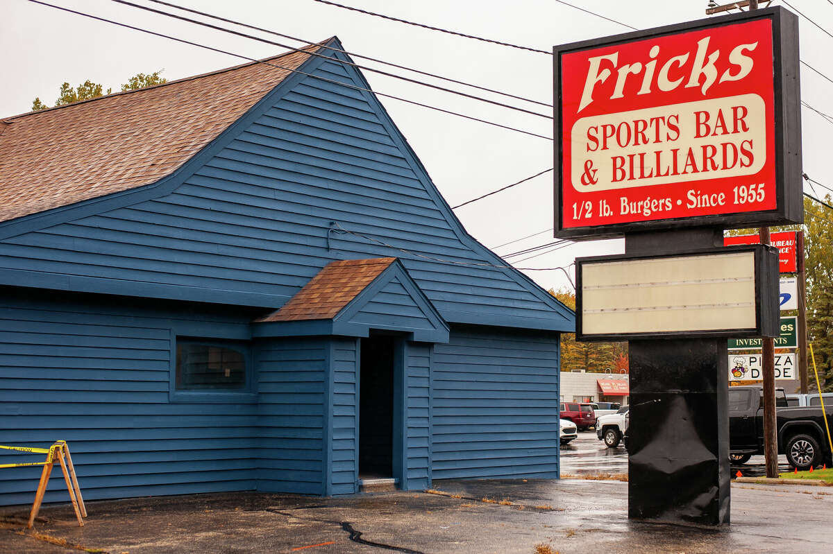 Out to Lunch with Tori: Frick's Sports Bar serves up crunch burger