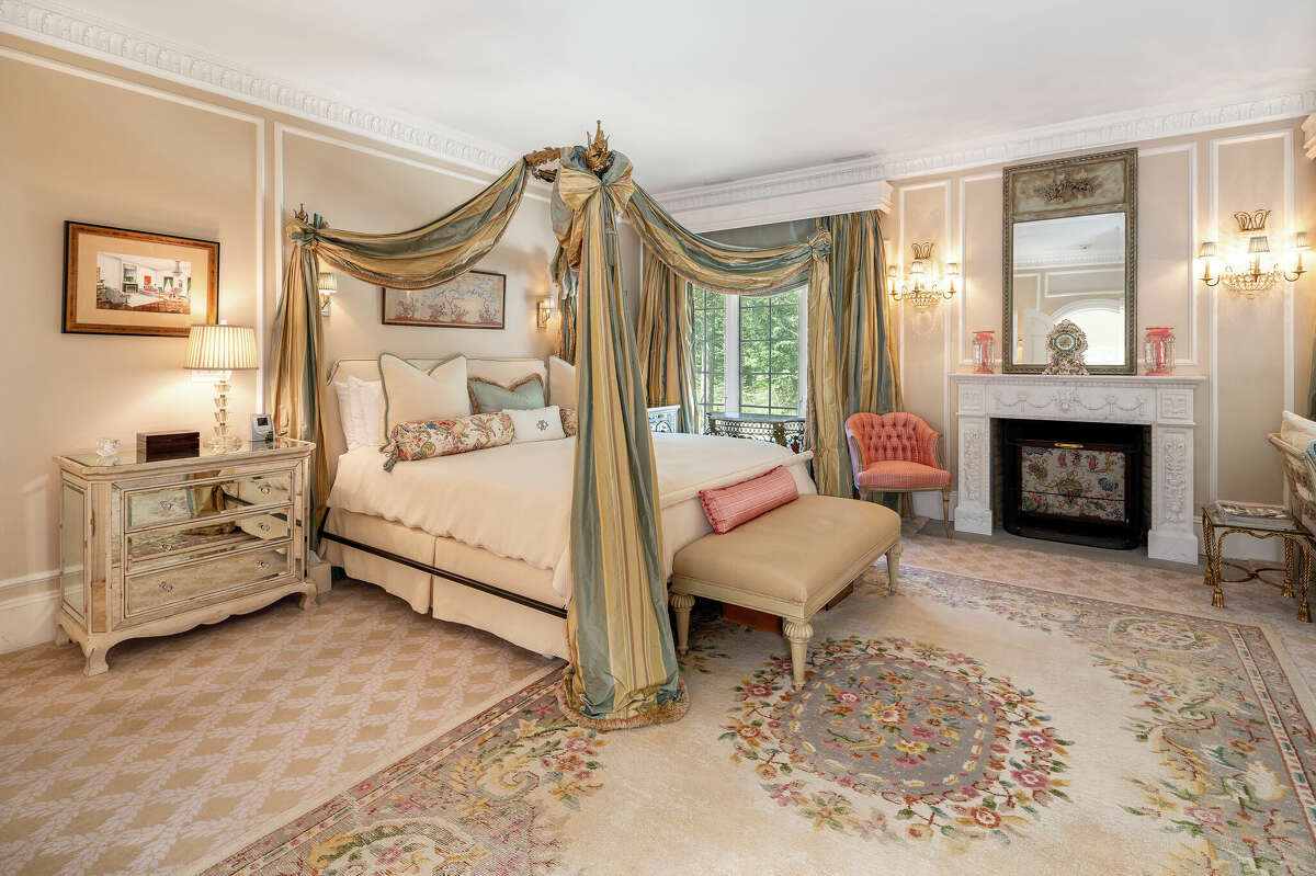 New Canaan home inspired by David Adler listed for $3.8M