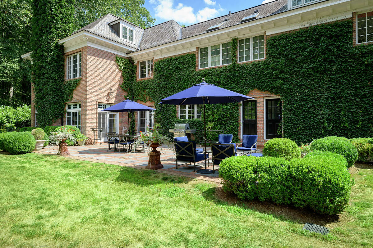 New Canaan home inspired by David Adler listed for $3.8M