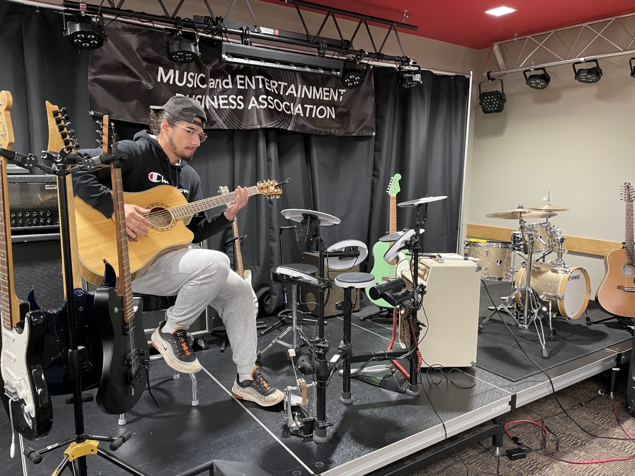 Ferris State University Michigan to host guitar show fundraiser
