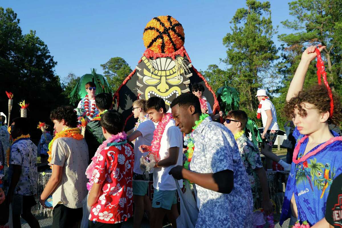 The Woodlands Highlanders celebrate homecoming with 41st annual Red ...