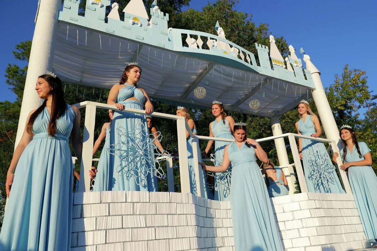 The Woodlands Highlanders celebrate homecoming with 41st annual Red ...