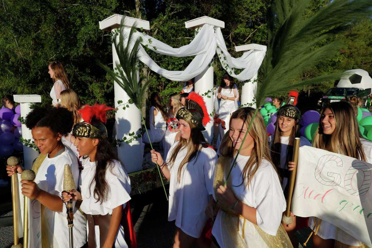 The Woodlands Highlanders celebrate homecoming with 41st annual Red ...