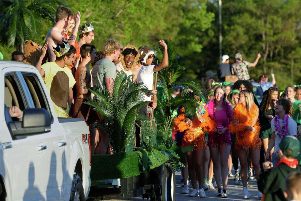 The Woodlands Highlanders celebrate homecoming with 41st annual Red ...