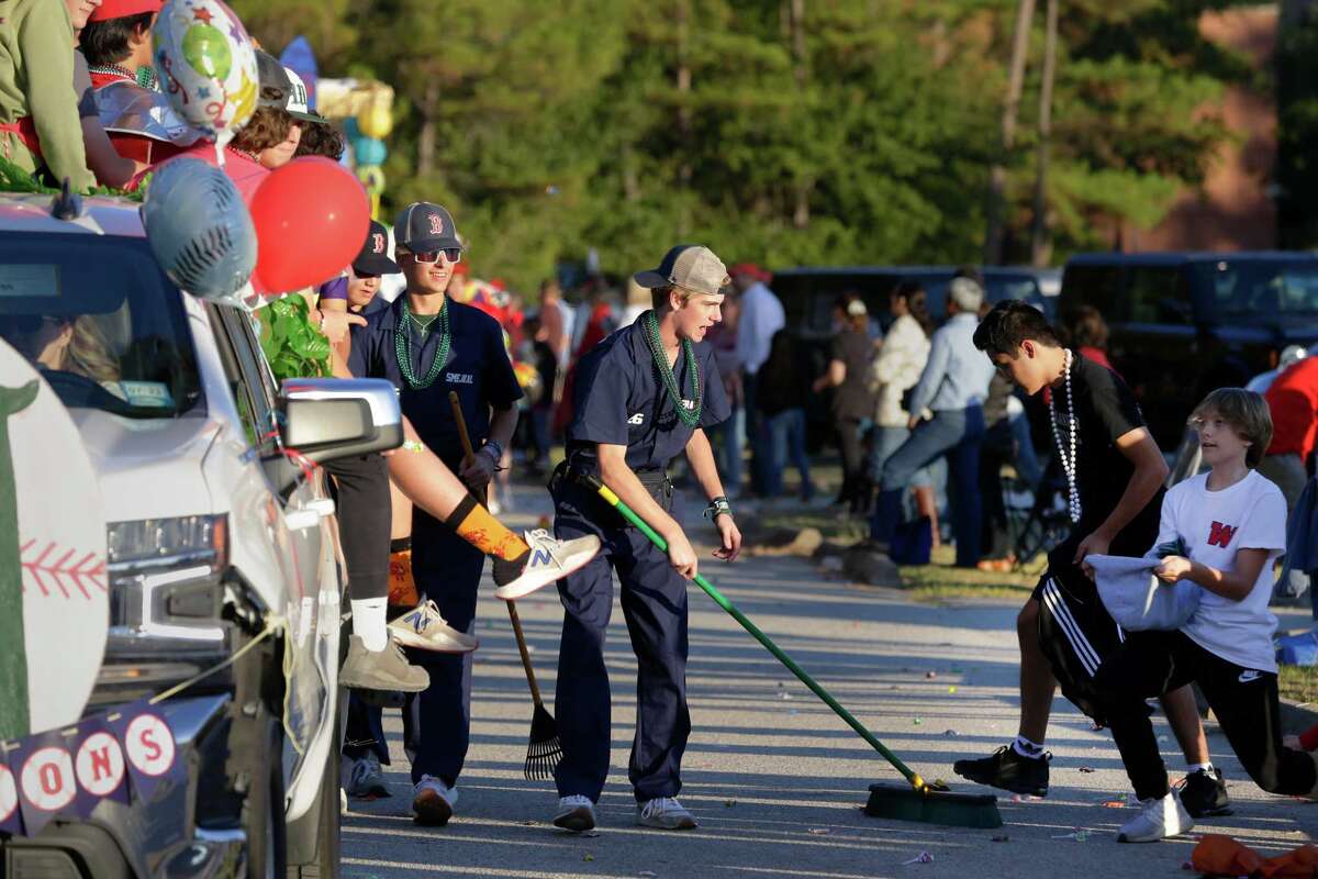 The Woodlands Highlanders celebrate homecoming with 41st annual Red ...