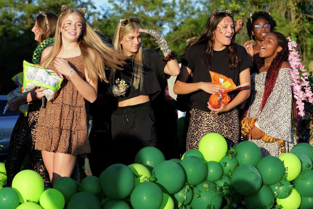 The Woodlands Highlanders celebrate homecoming with 41st annual Red ...