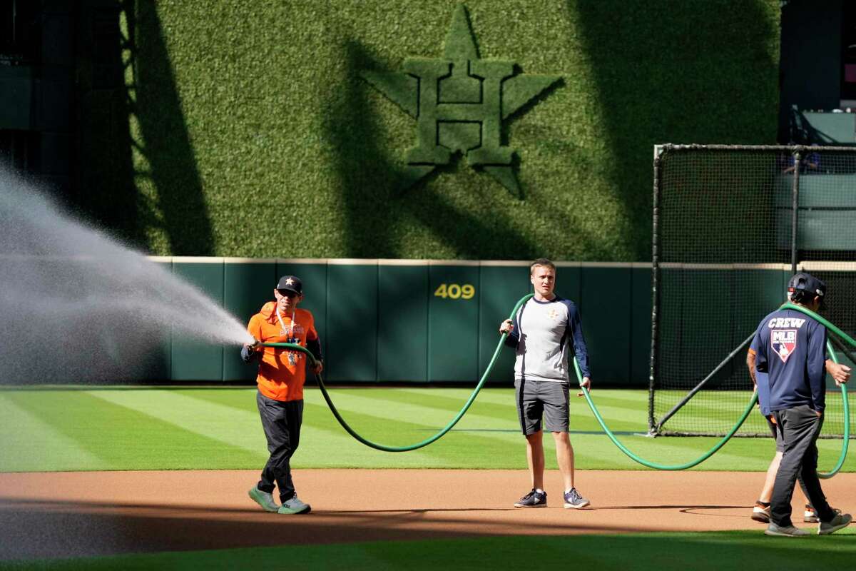 Houston Astros: The grounds crew that keeps Minute Maid pristine