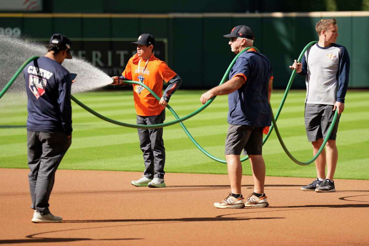 Houston Astros: The grounds crew that keeps Minute Maid pristine