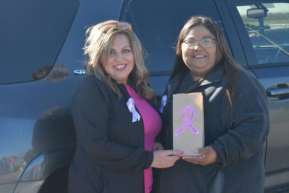 Formby Unit honors breast cancer fighters with walk and balloon release