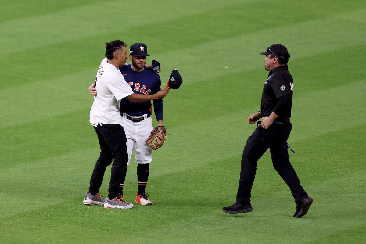 Astros fan runs on field and hugs Jose Altuve during ALCS