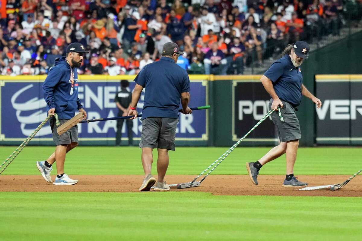 Houston Astros: The grounds crew that keeps Minute Maid pristine