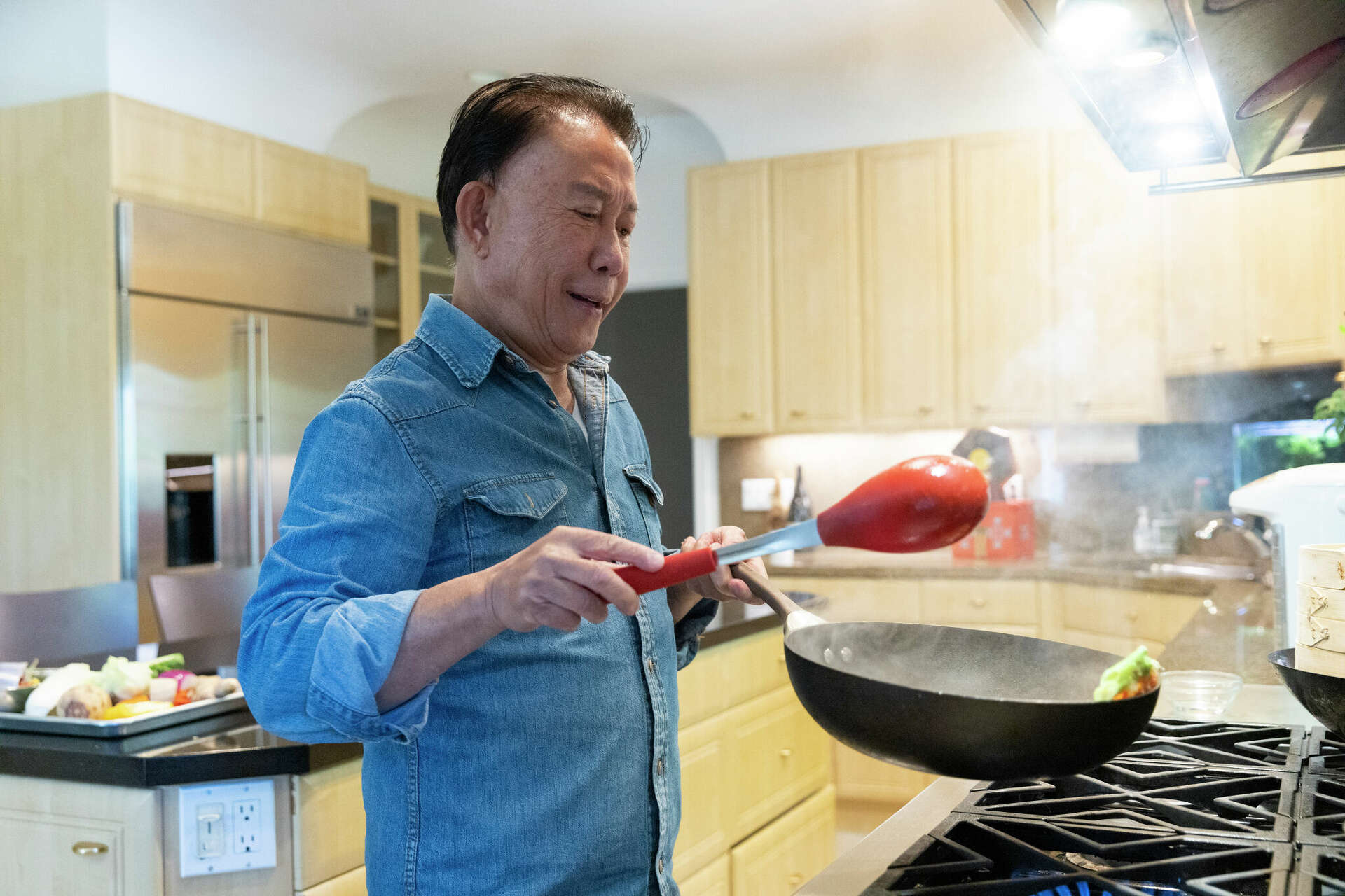 Legendary chef finds Chinese food aids longevity in his career, life