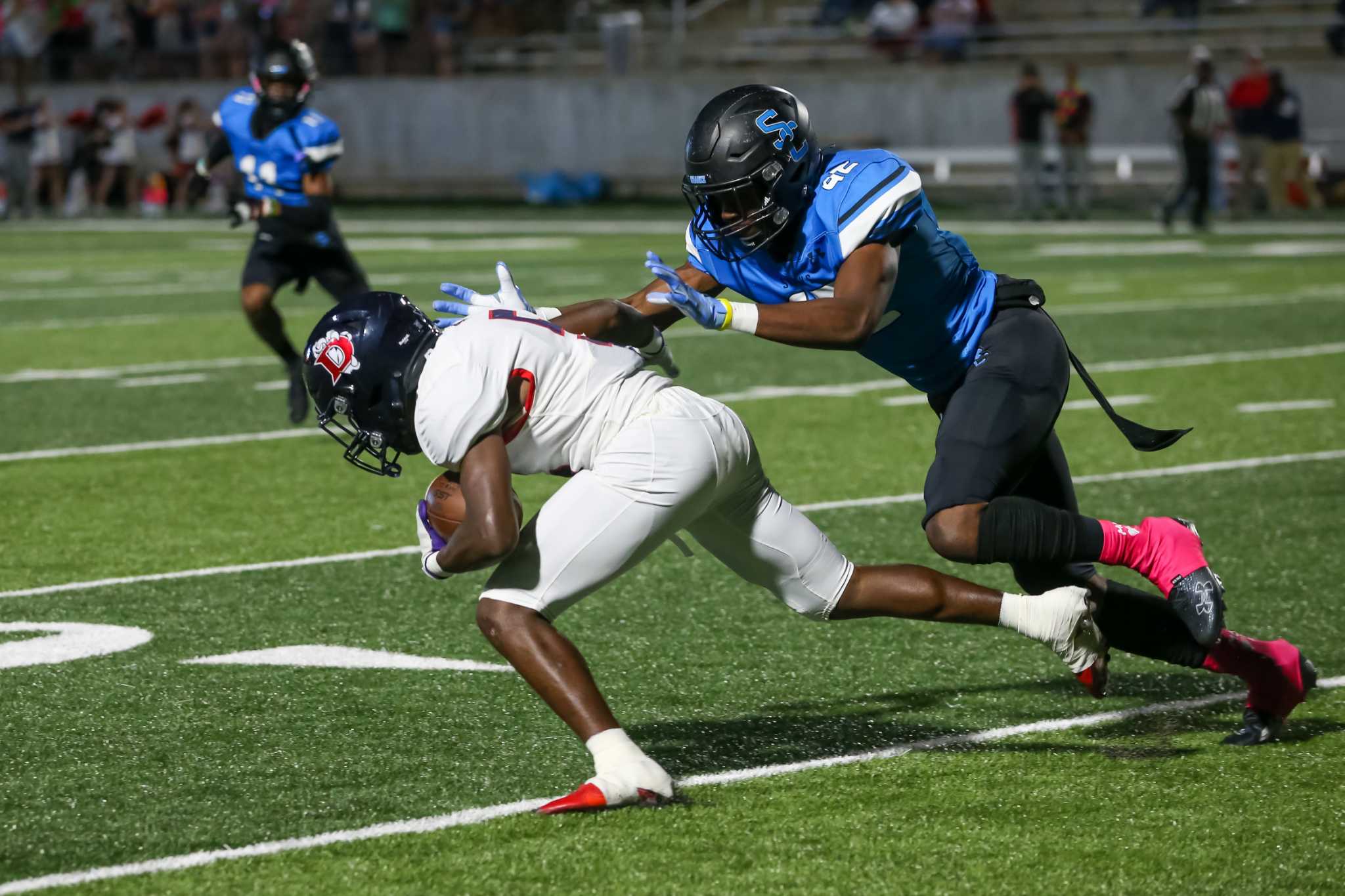 Shadow Creek edge rusher Zion Taylor commits to Houston