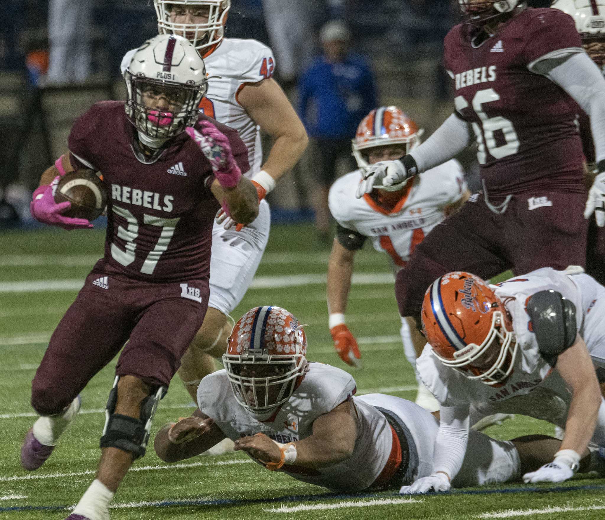 HS FOOTBALL: Legacy’s Luna adds another chapter to inspiring story