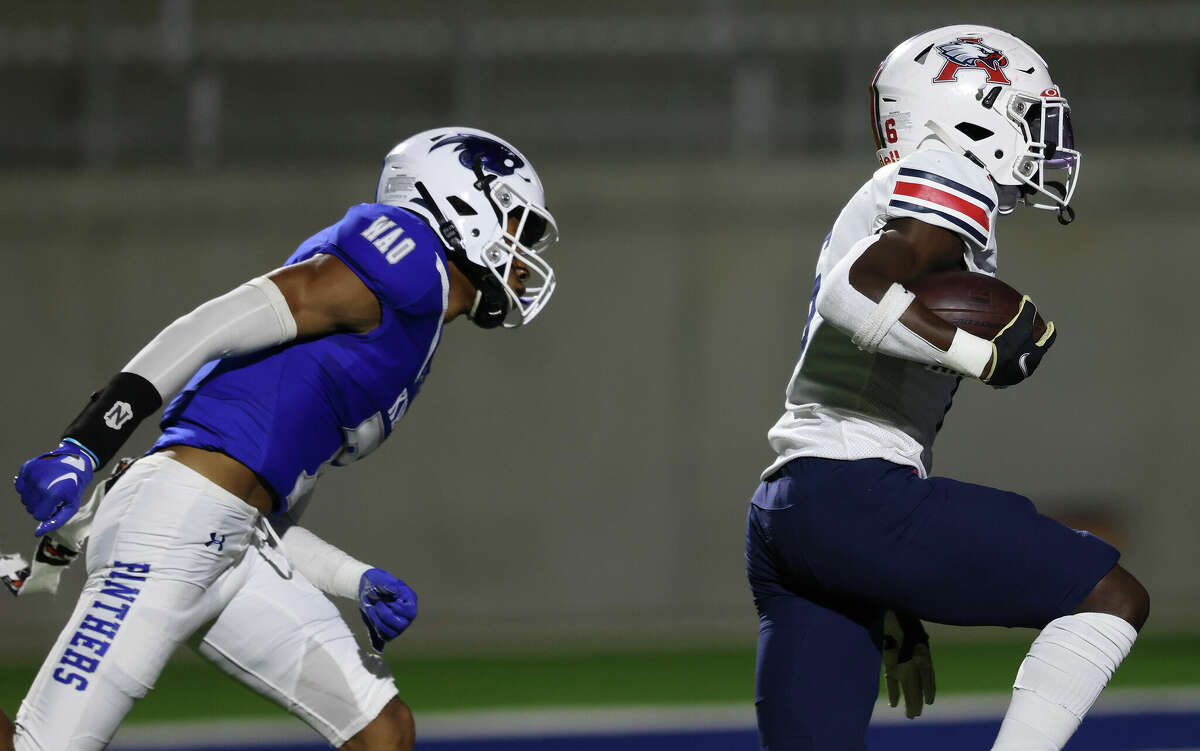 Atascocita Eagles roll past C.E. King Panthers