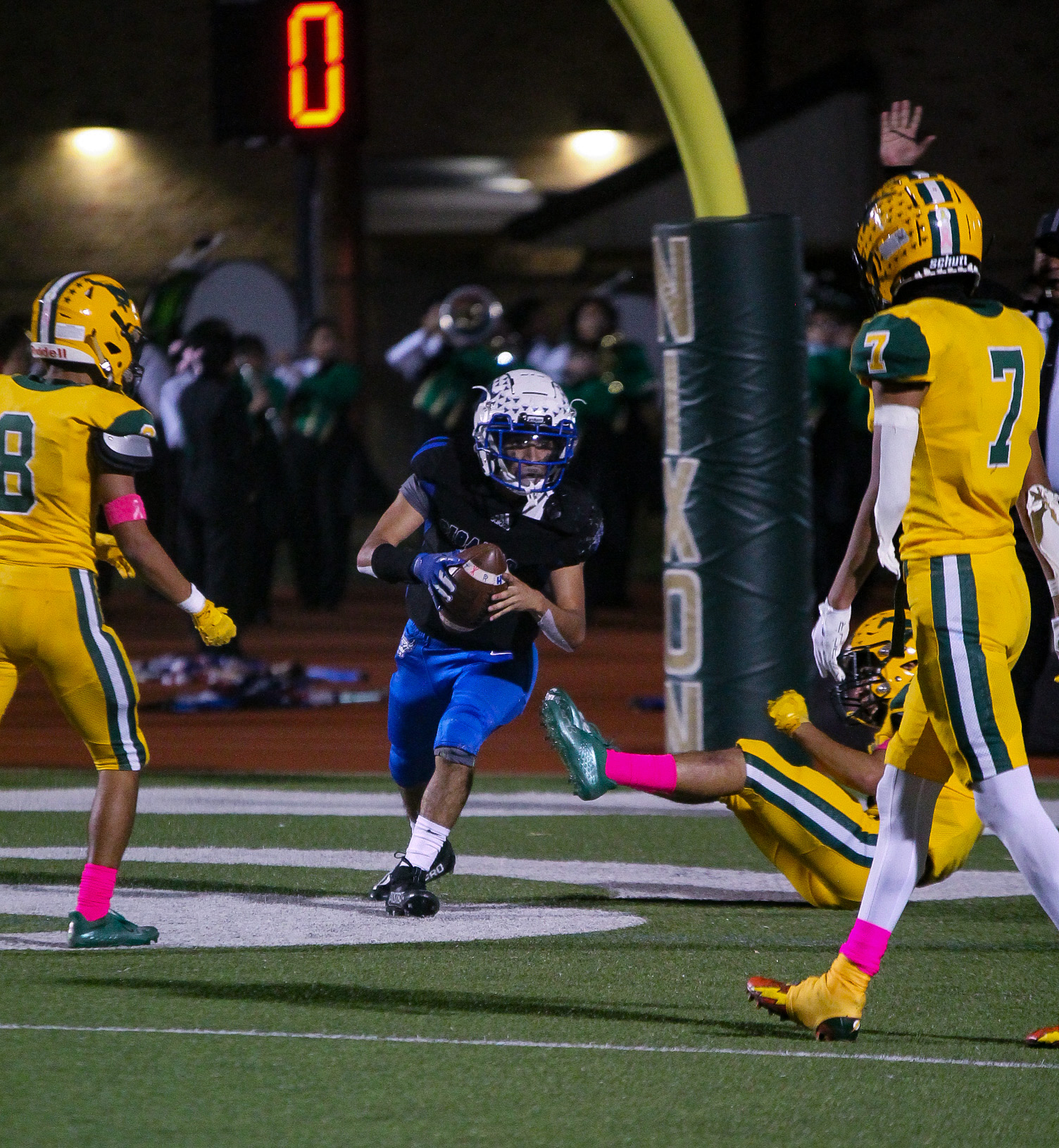 Cigarroa picks up impressive win over Nixon