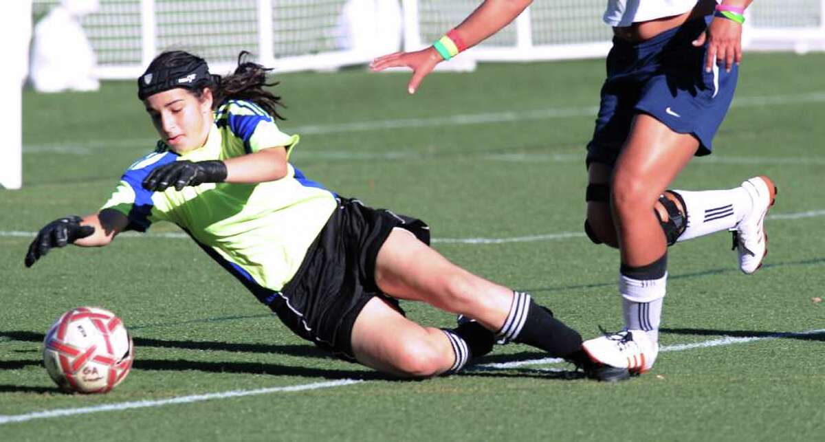 Greenwich Academy falls to Hotchkiss at the buzzer