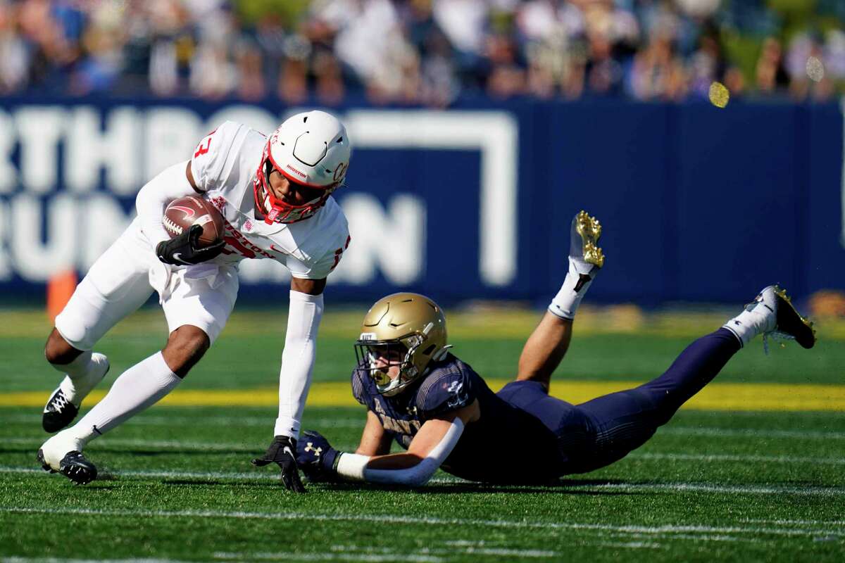 College Football Houston Cougars Cruise To Win Over Navy