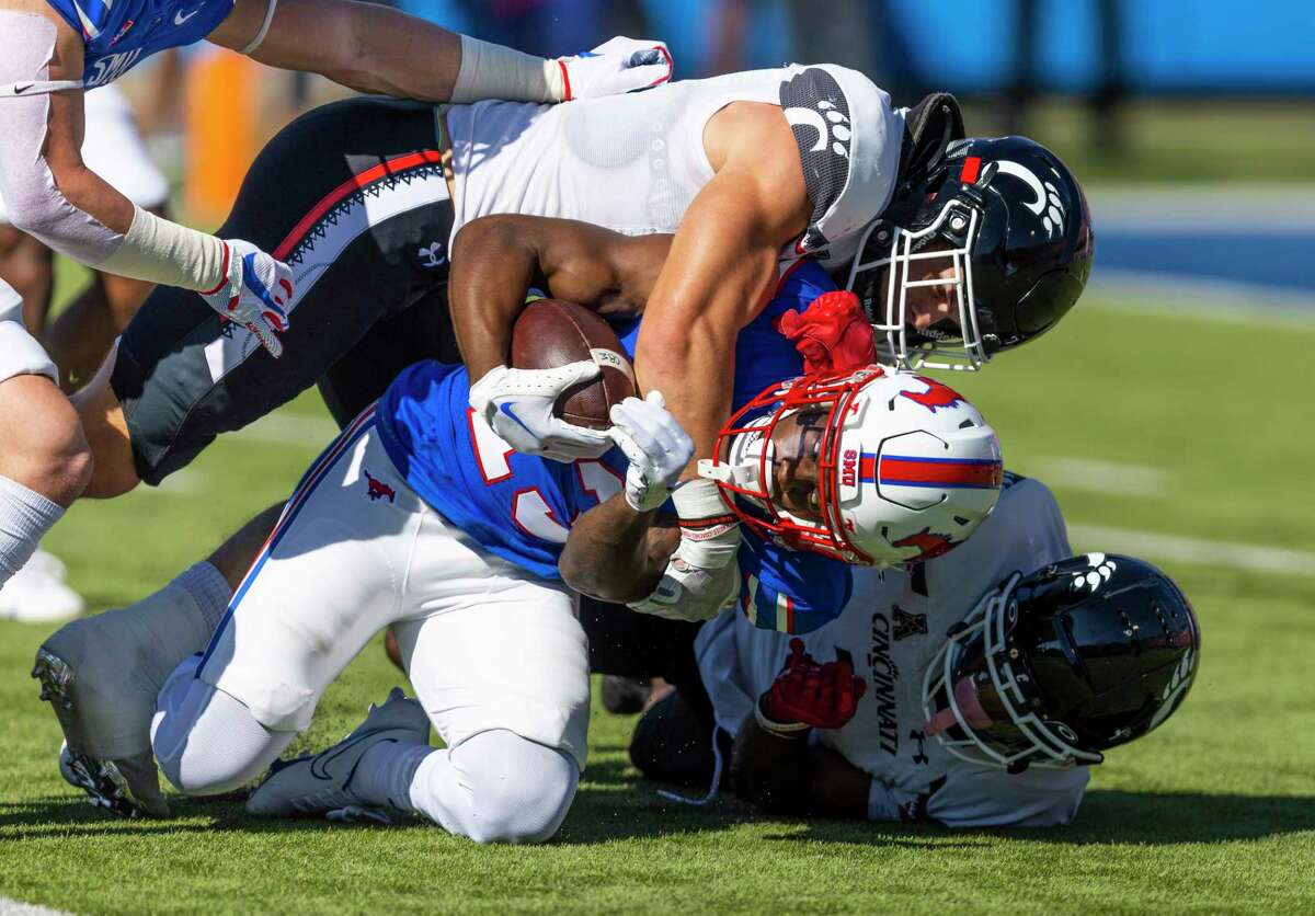 College football: No. 21 Cincinnati holds on to edge SMU