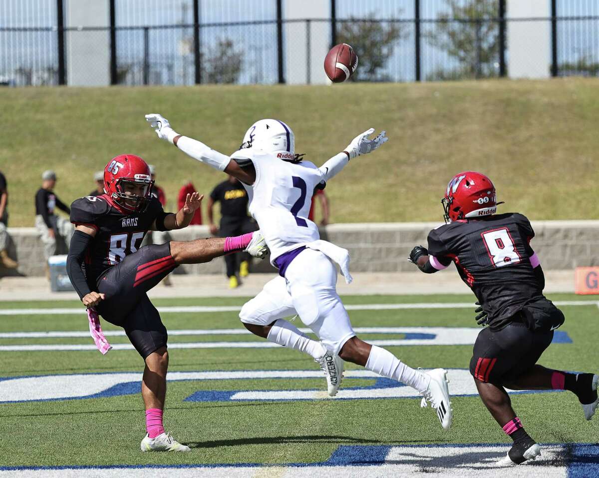 HS football: Galveston Ball remains undefeated with rout of Waltrip