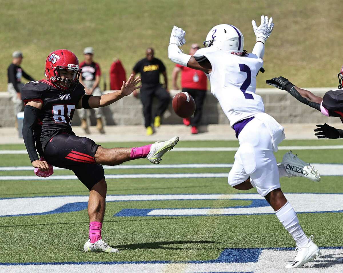 HS football: Galveston Ball remains undefeated with rout of Waltrip