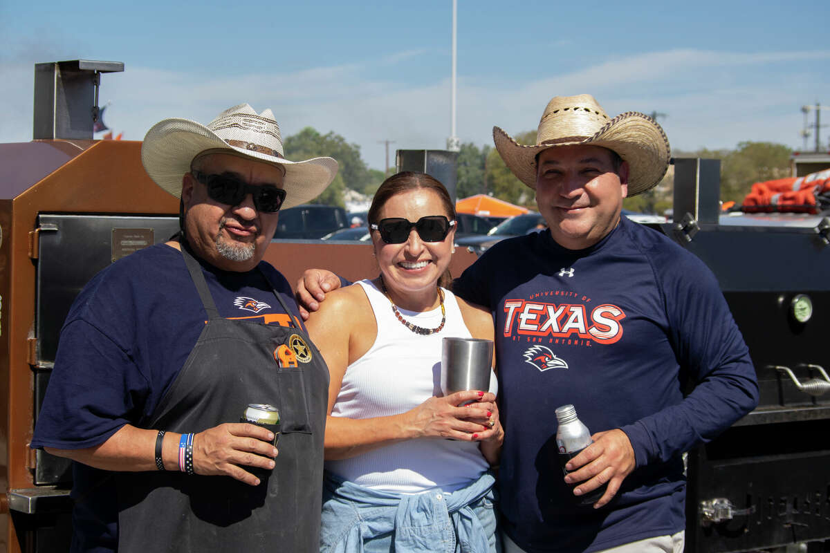 UTSA football bests rival North Texas 31-27 in nail-biter ending