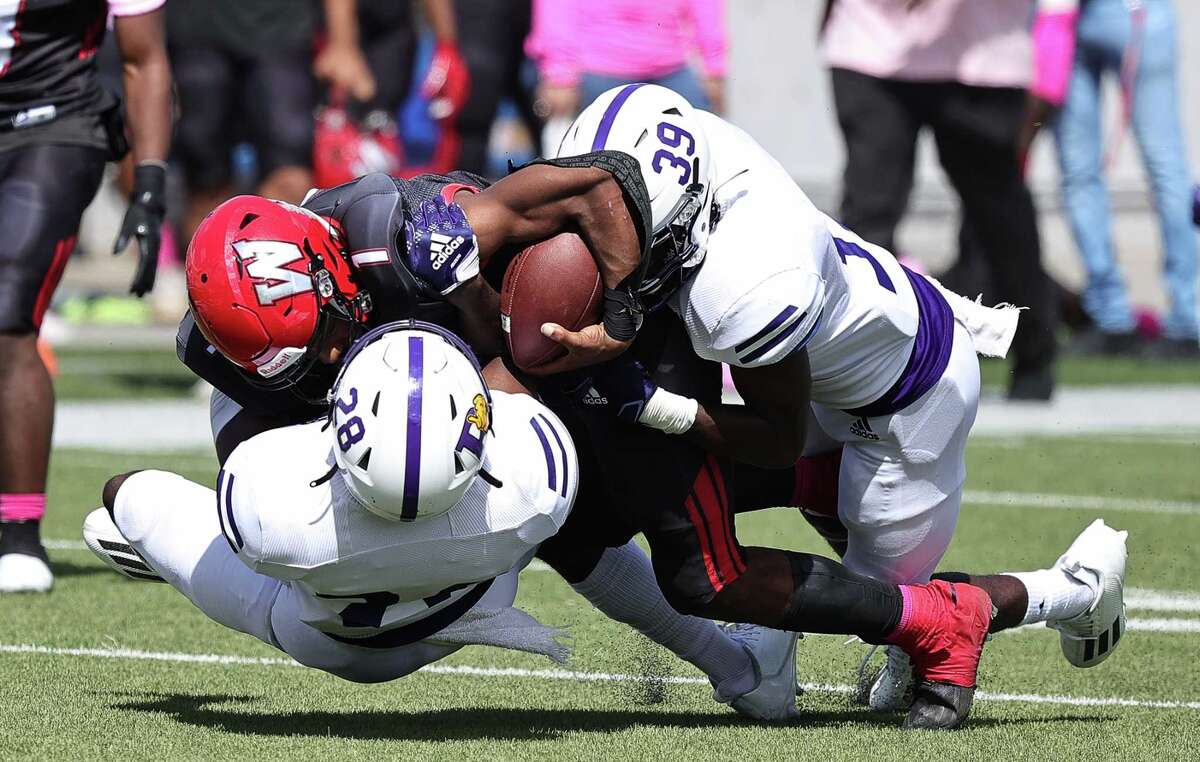 HS football: Galveston Ball remains undefeated with rout of Waltrip