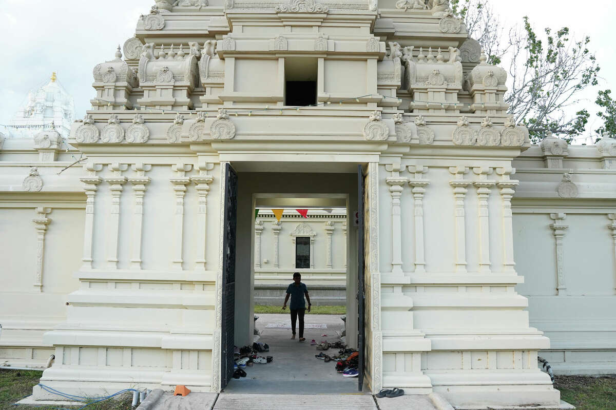 Sri Meenakshi Temple in Pearland hosts Diwali celebration