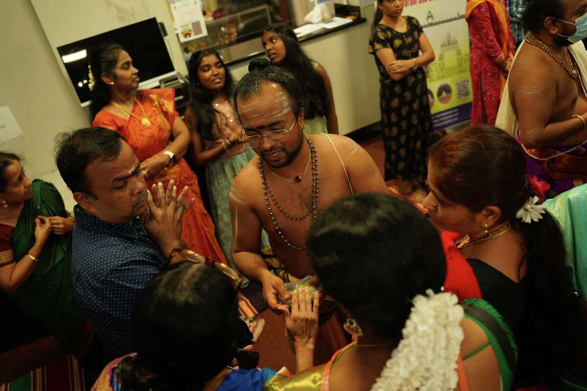 Sri Meenakshi Temple in Pearland hosts Diwali celebration