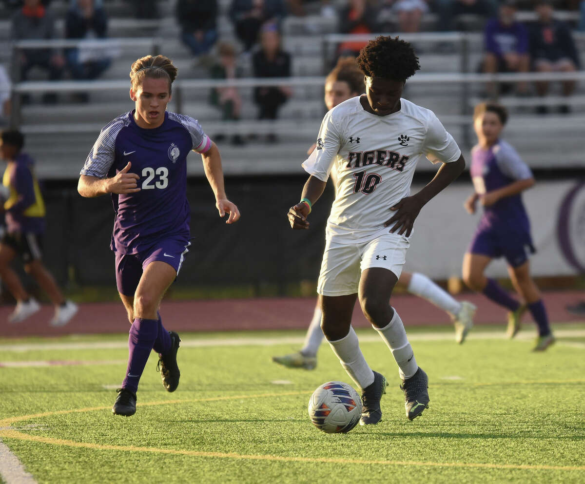 Edwardsville beats top-seeded Collinsville to win Class 3A regional ...