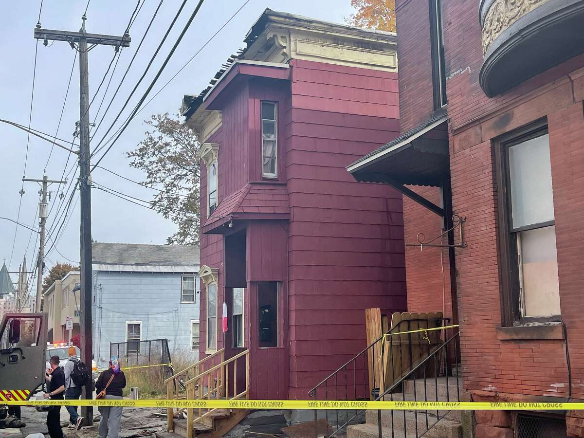 19 people displaced after fire ravages Schenectady rooming house