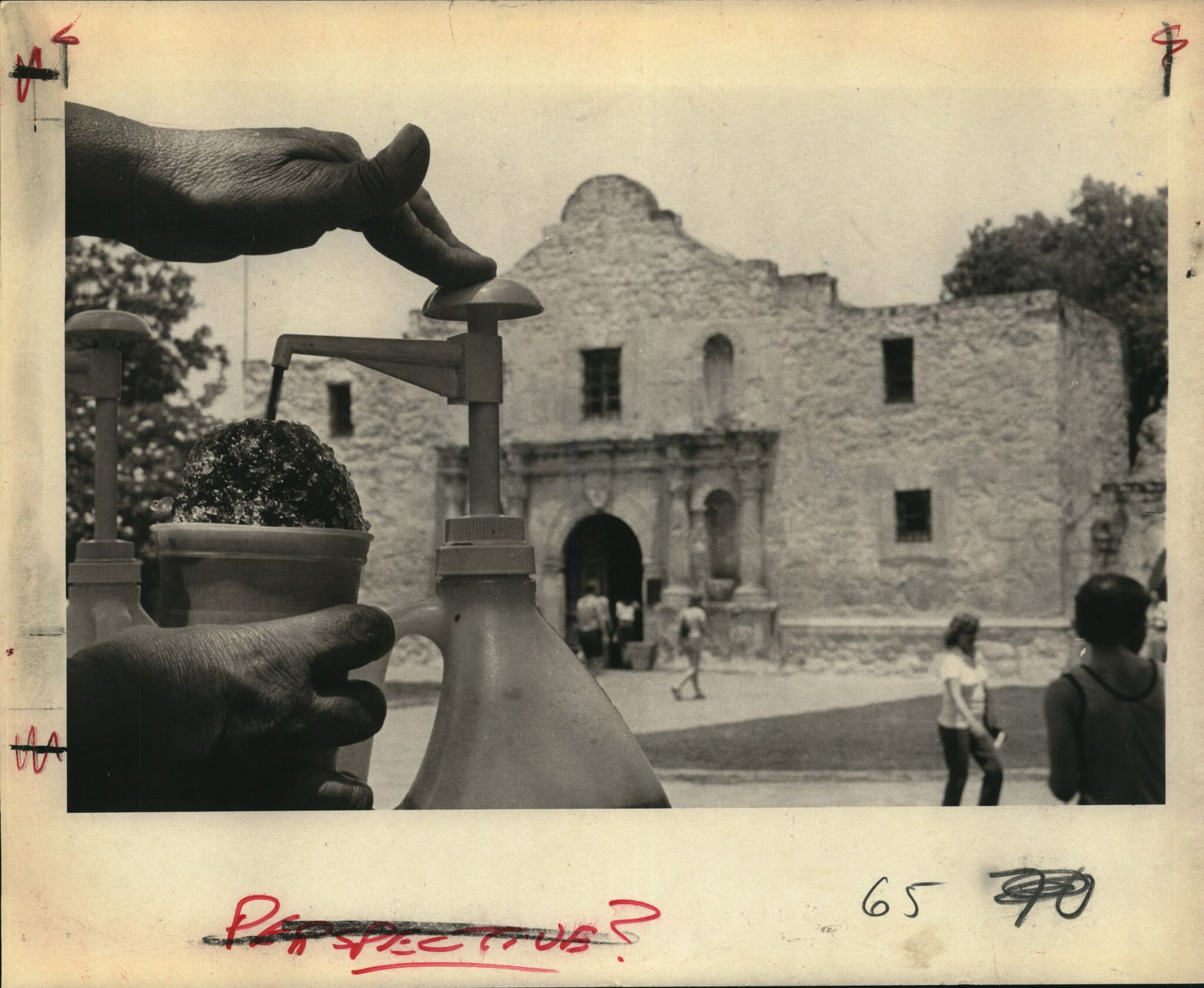 Raspa vendors used to beat each other up at Alamo Plaza