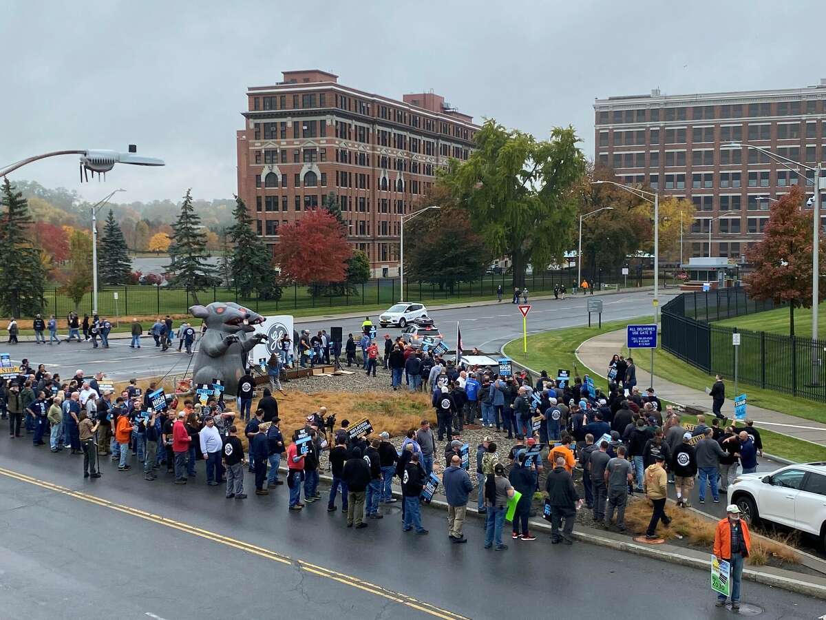 GE union workers protest at Schenectady plant for fair contracts