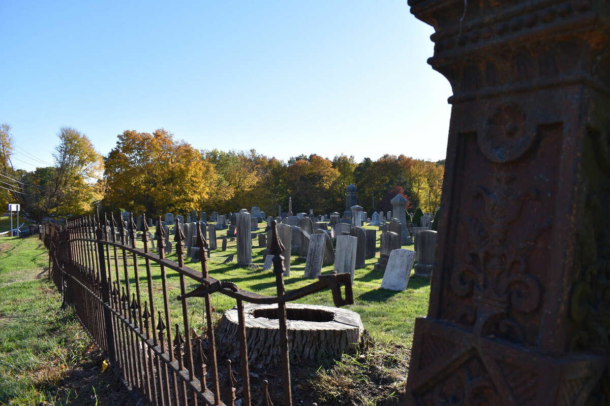 CT's legend of the White Lady and 'haunted' Union Cemetery