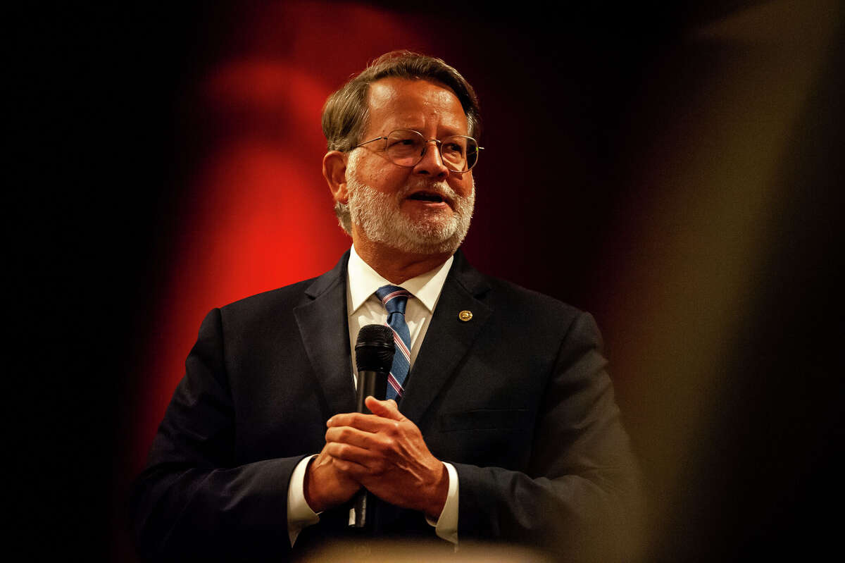 Sen. Gary Peters visits Midland, endorses Rivet