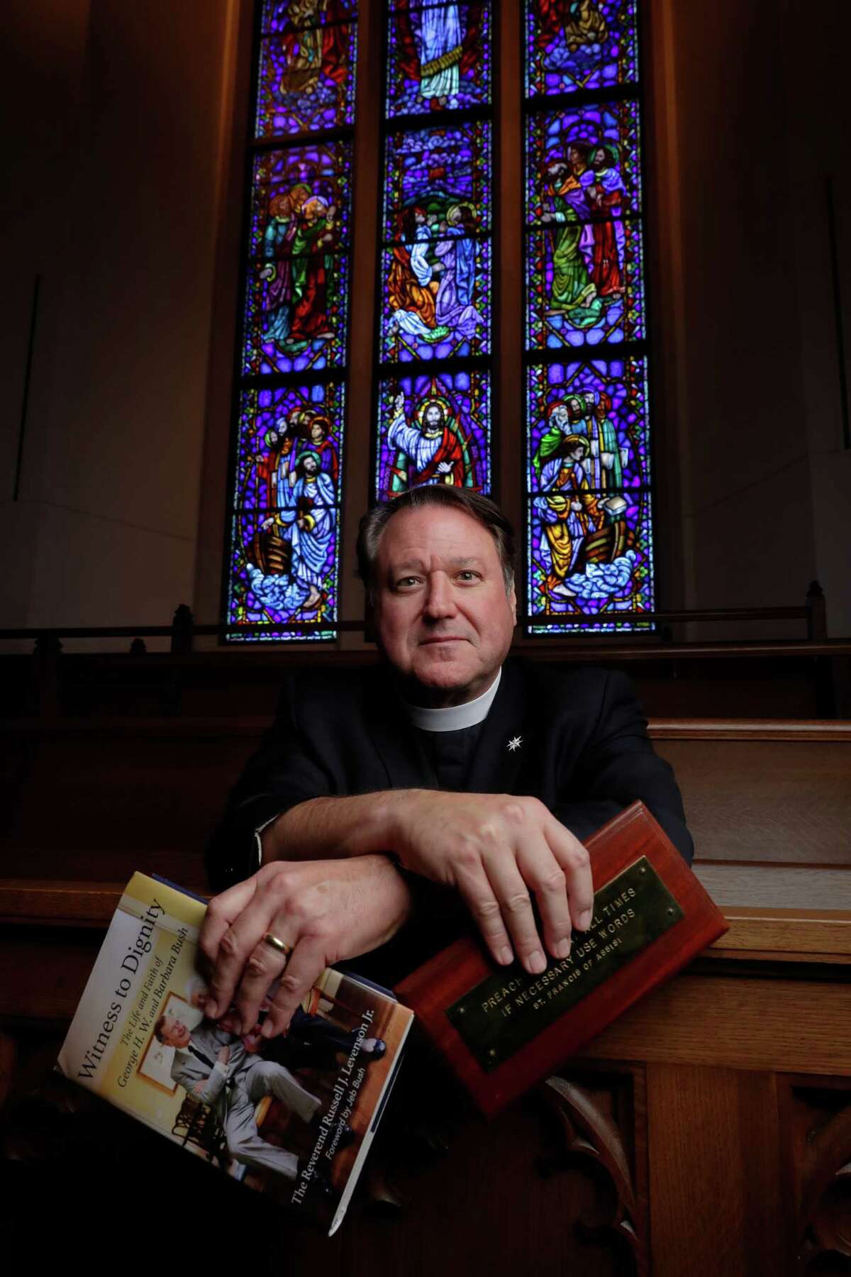 Barbara, George Bush subject of Houston reverend's dignity book