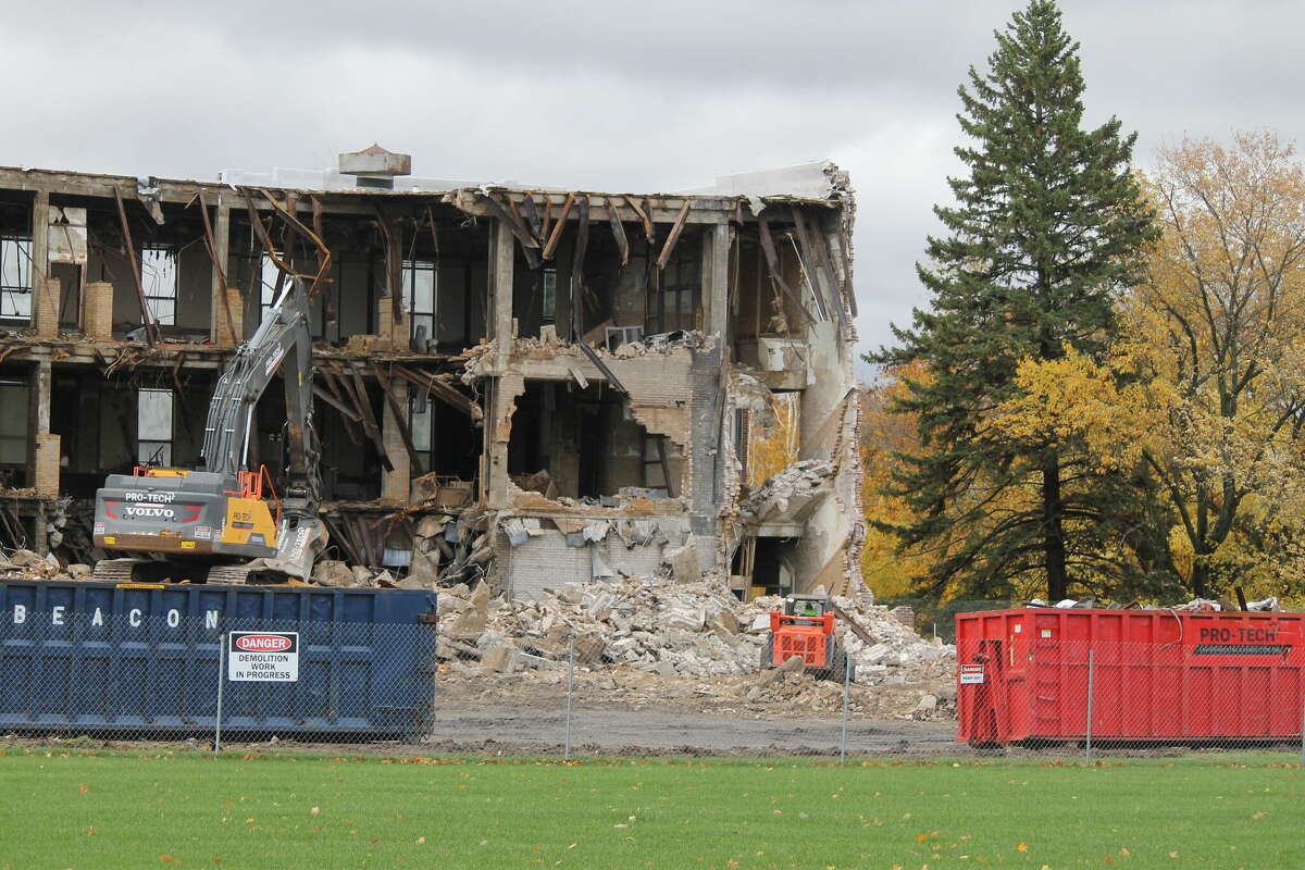 Work continues on former Manistee High School building demolition