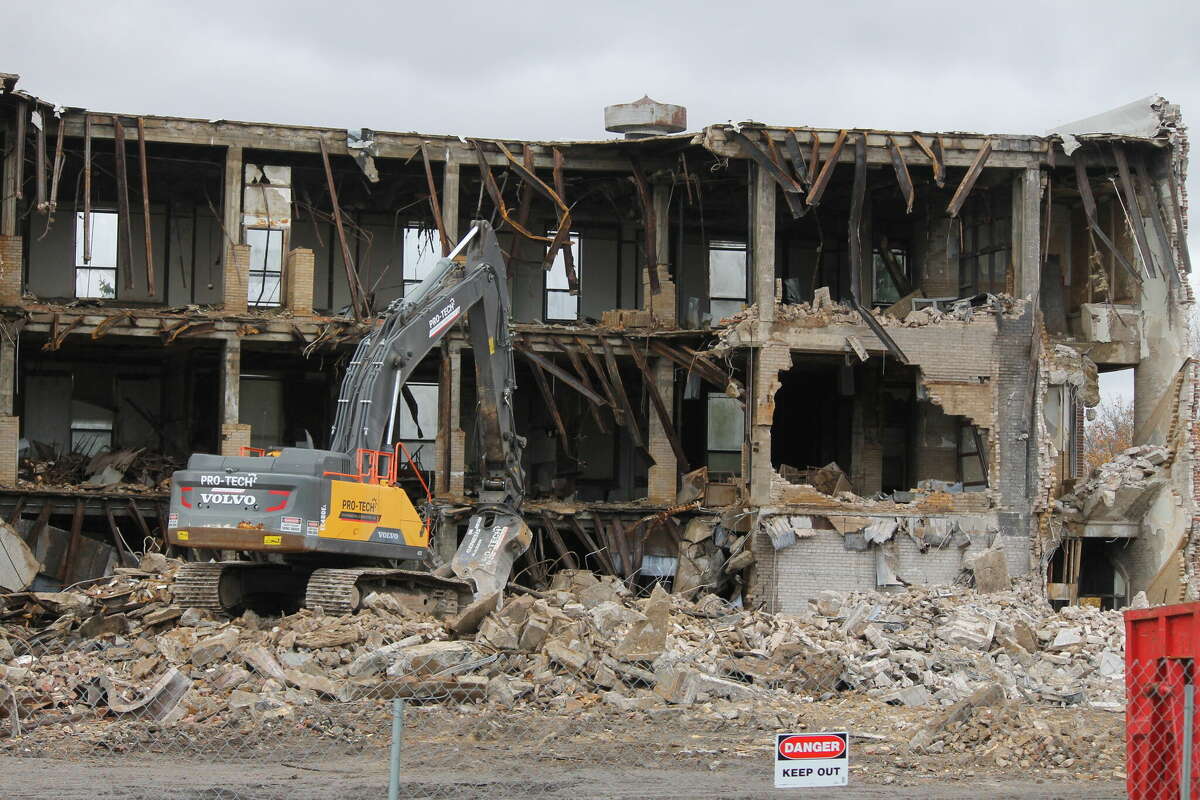 Work continues on former Manistee High School building demolition
