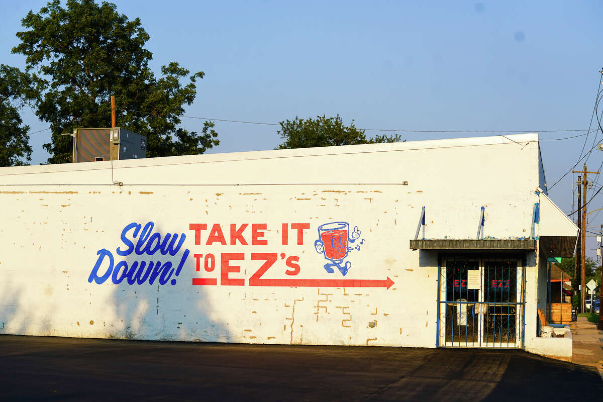 New Houston Heights bar is inspired by dive bars