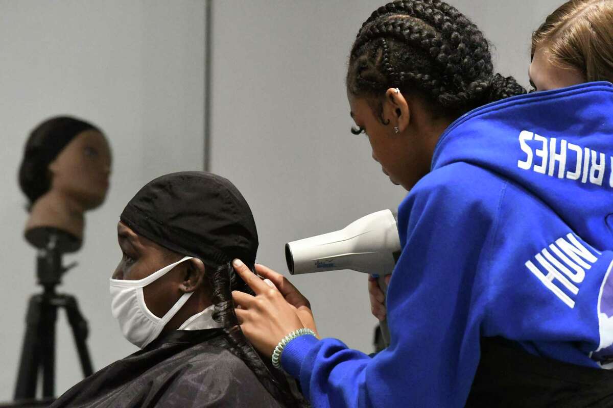 Albany High students making free wigs for cancer patients