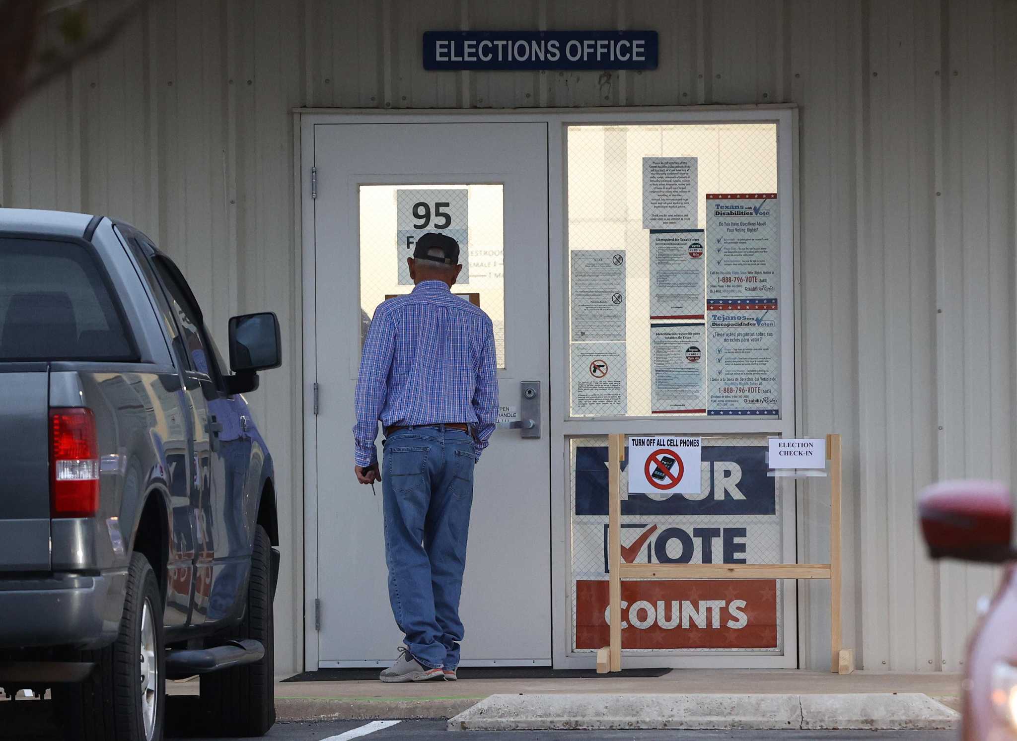 Letters, Oct. 27: Please vote — and appreciate election clerks