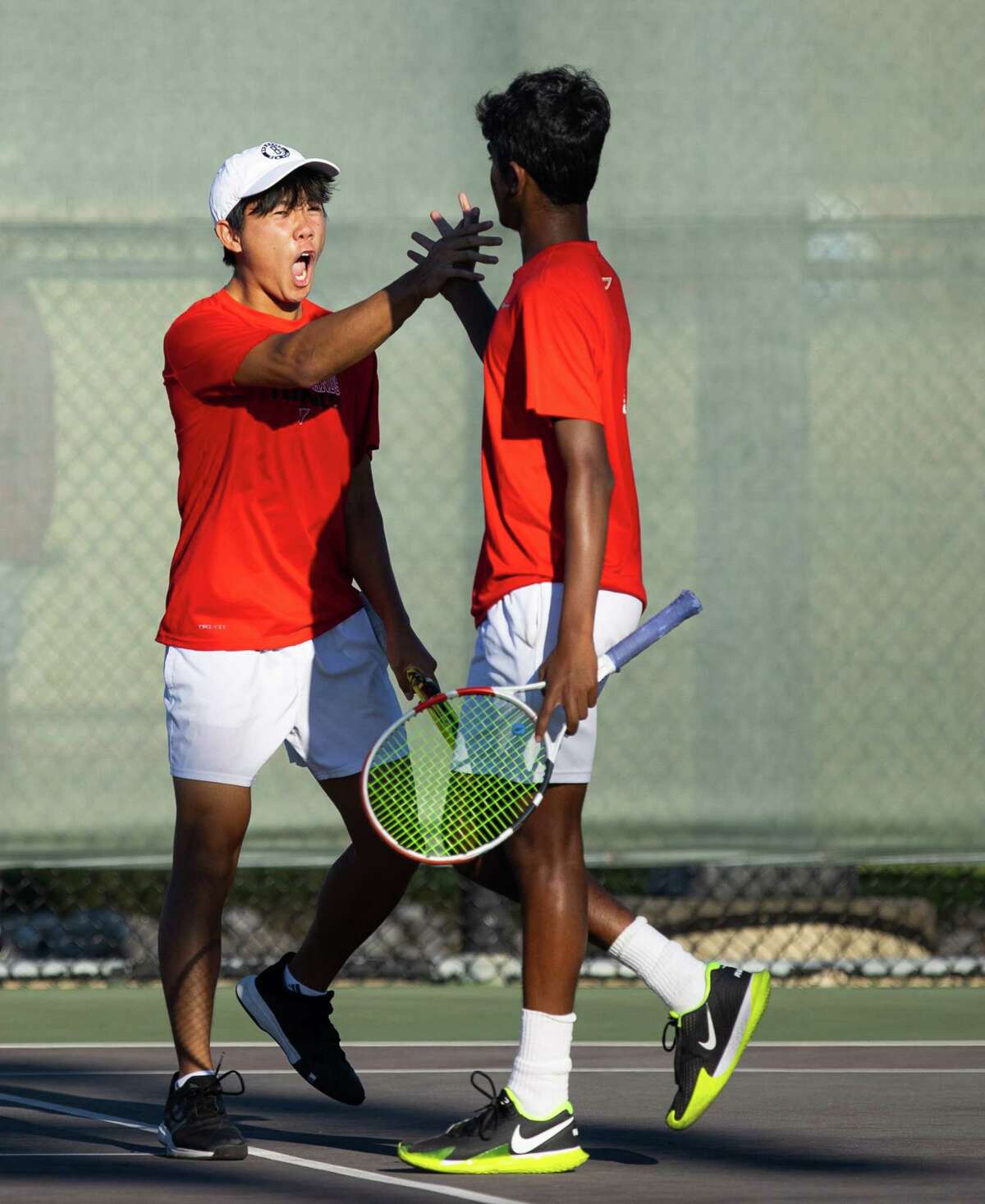 Team tennis: Memorial edges The Woodlands, moves into state final