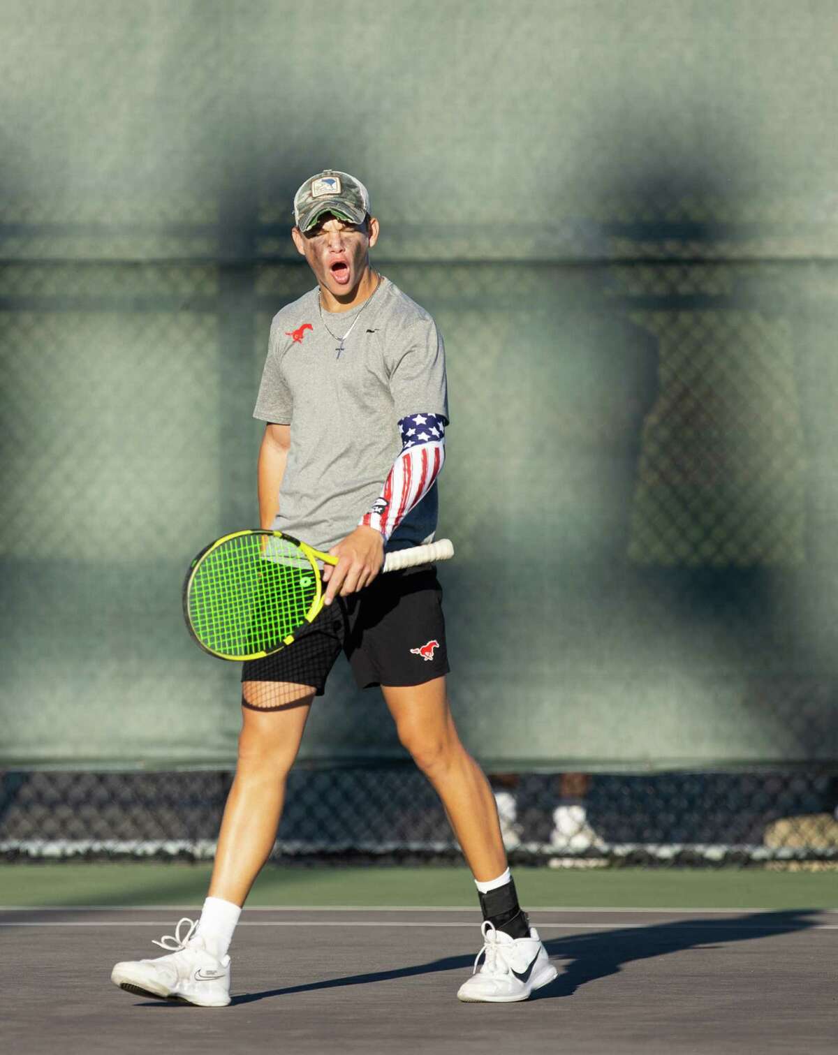 Team tennis: Memorial edges The Woodlands, moves into state final