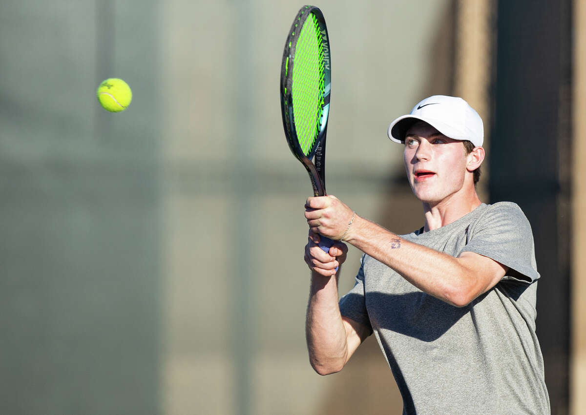 Team tennis: Memorial edges The Woodlands, moves into state final