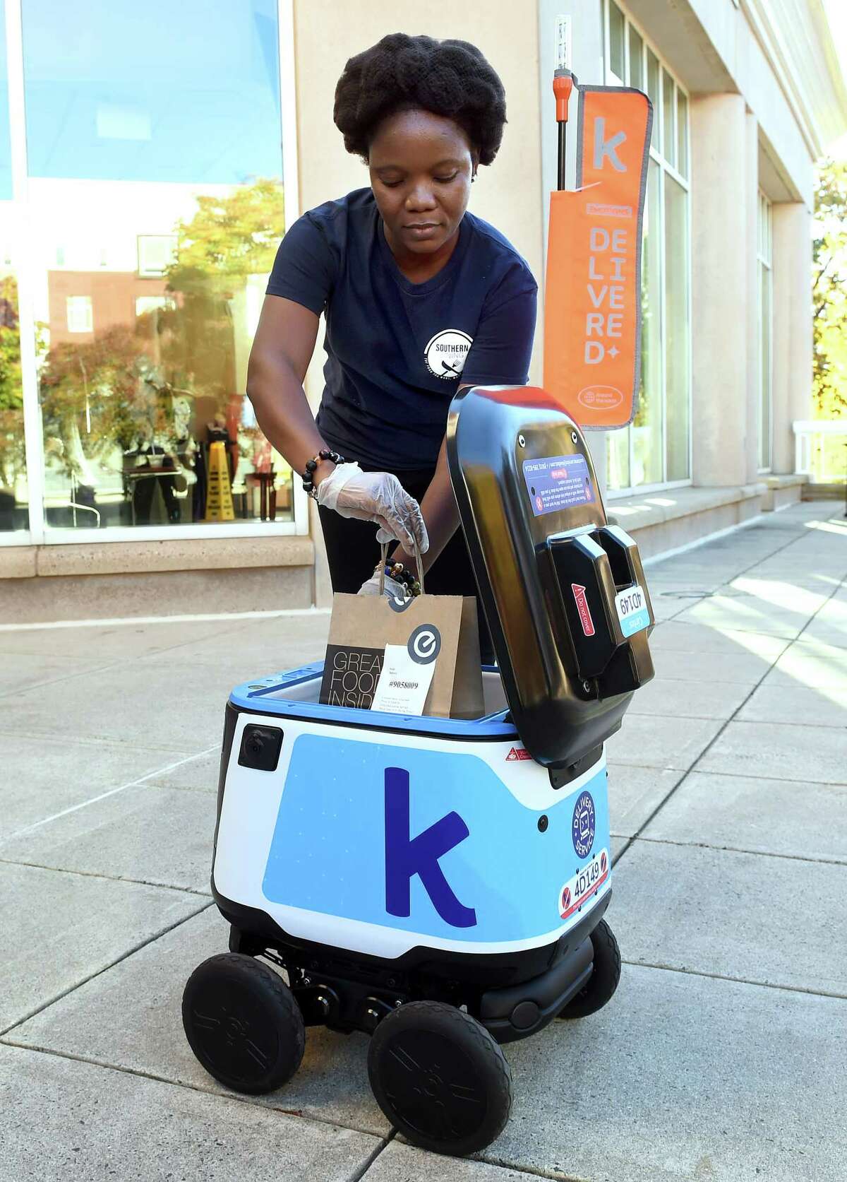 CT university uses robots for food delivery