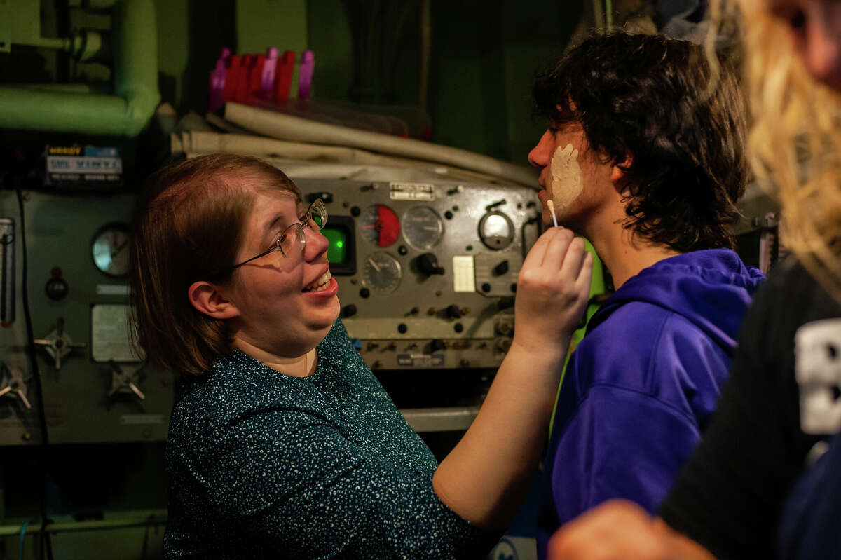 TORI TRIES...terrifying travelers in haunted ship