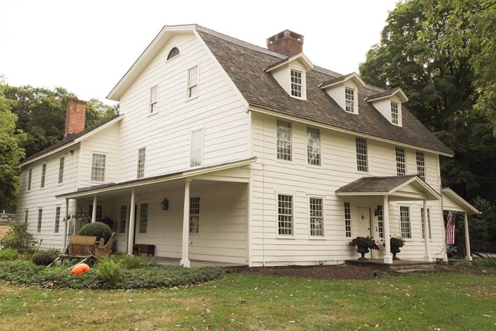 Bus tour explores Wilton's historic roots