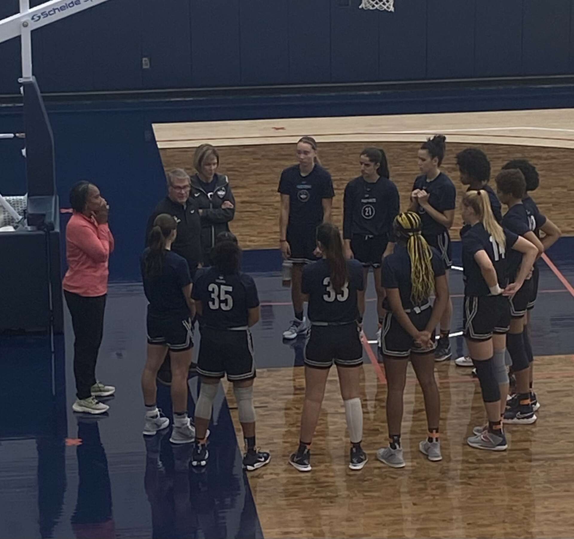 UConn's Geno Auriemma, experts on injuries in women's basketball