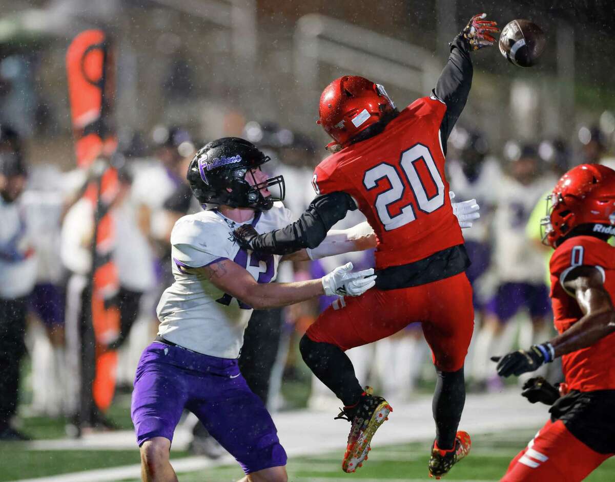 Fulshear Chargers grind out win against Manvel Mavericks